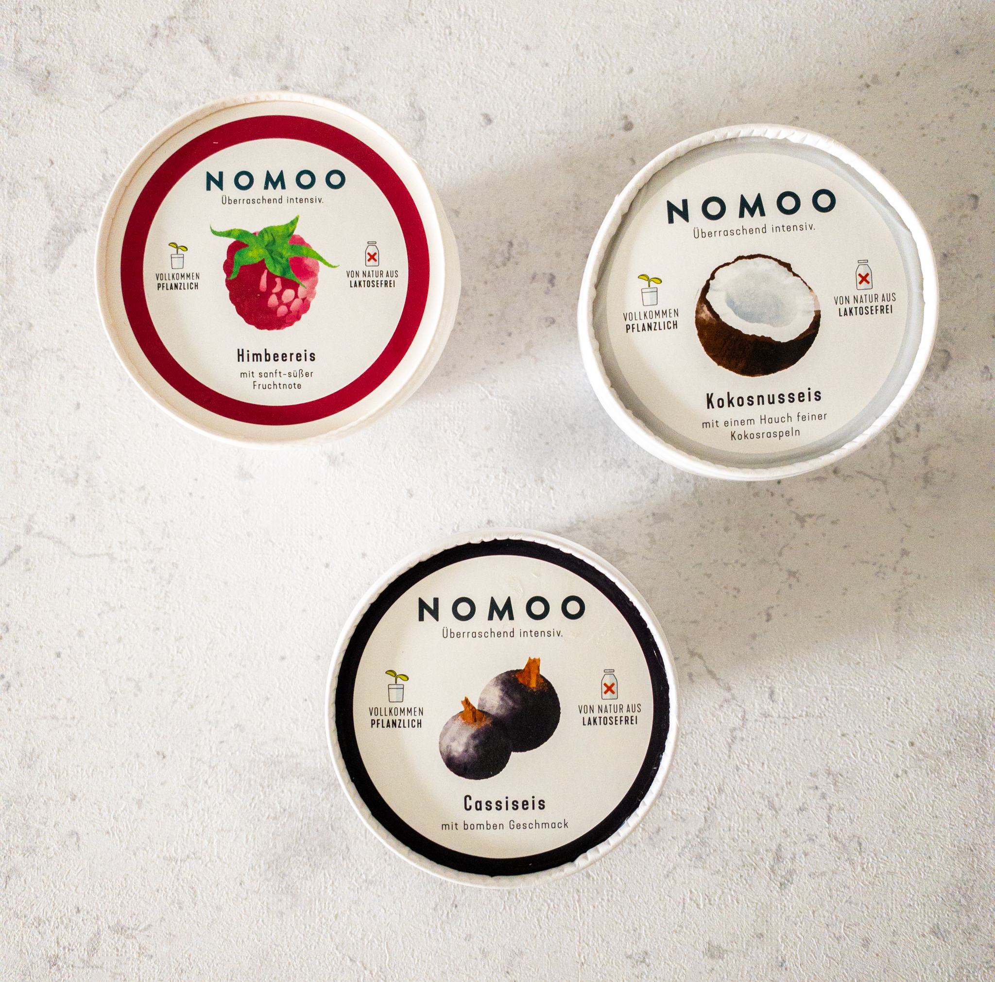 Frozen-Bowl mit dem veganem Eis von NOMOO