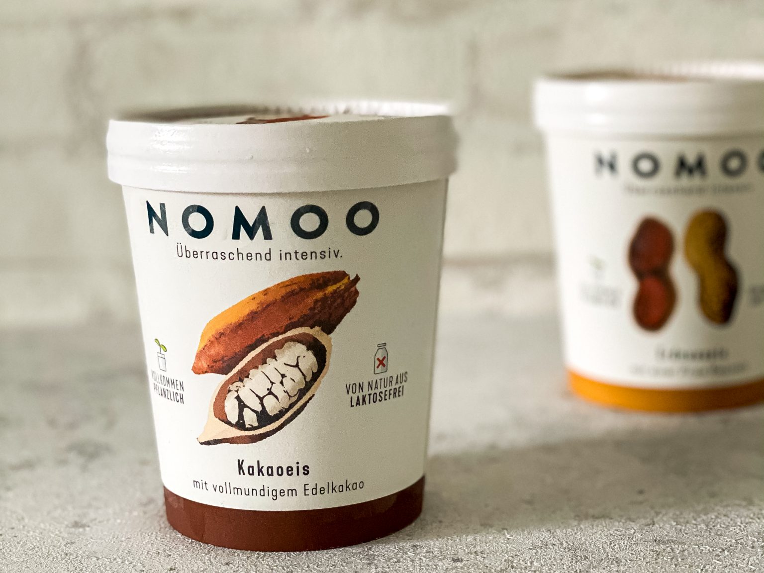 Frozen-Bowl mit dem veganem Eis von NOMOO