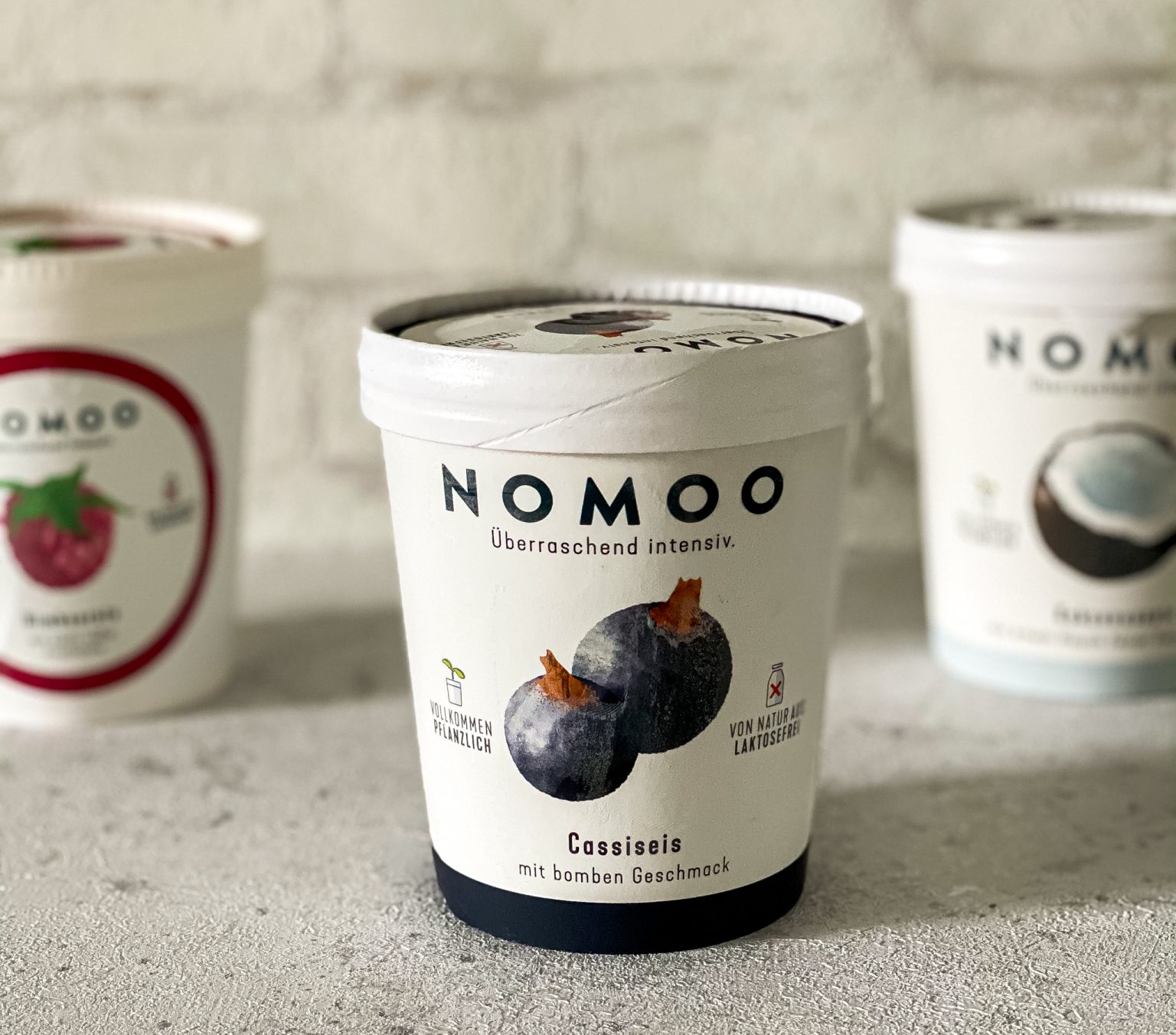 Frozen-Bowl mit dem veganem Eis von NOMOO