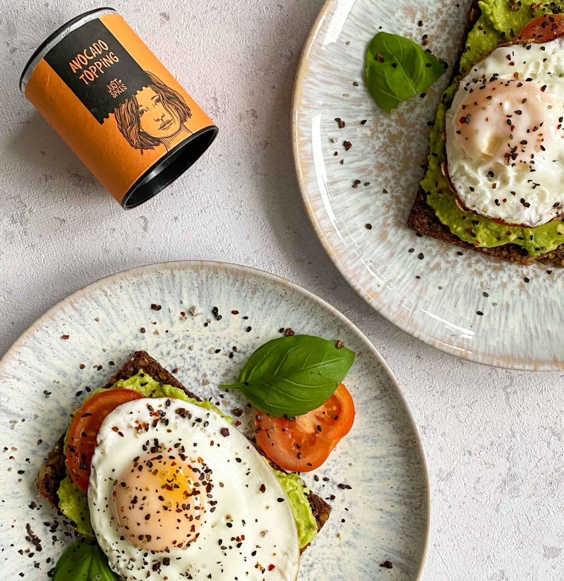 Avocado Brot mit Ei [schnell & einfach]