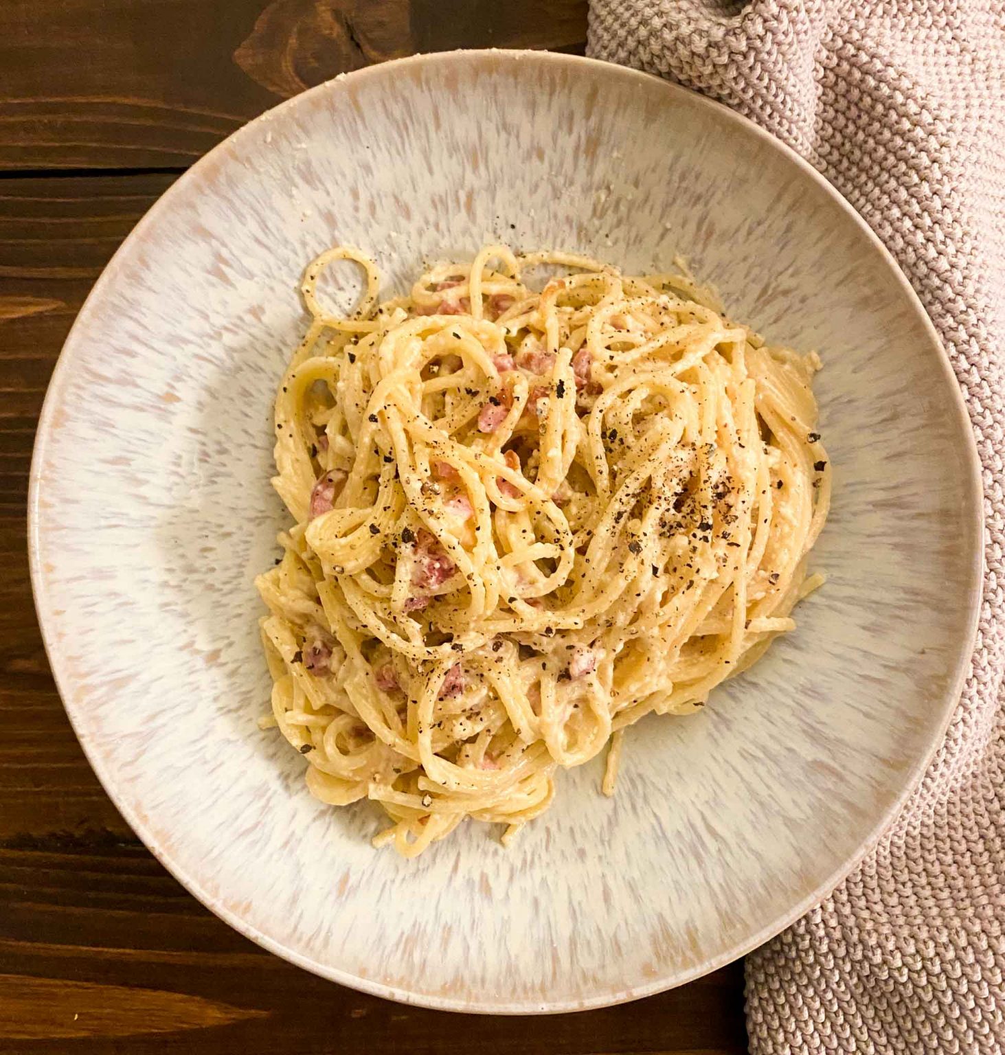 Einfache Spaghetti Carbonara [nur 15 Minuten!]
