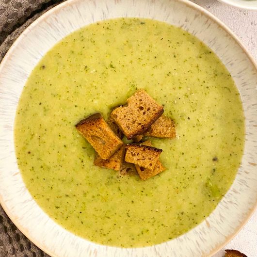 Cremige Brokkolisuppe mit Kartoffeln