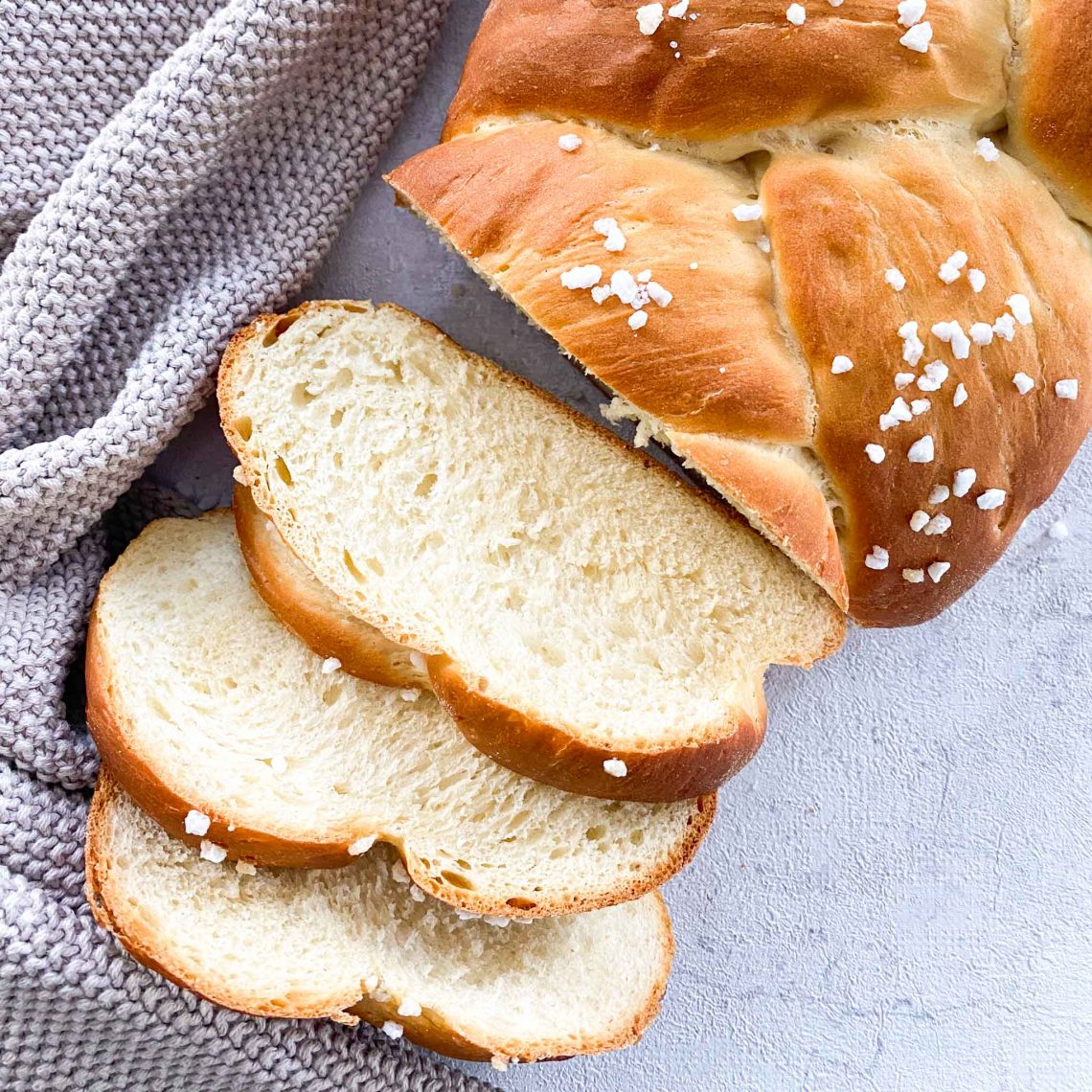 Das beste Hefezopf Rezept [fluffig & lecker]