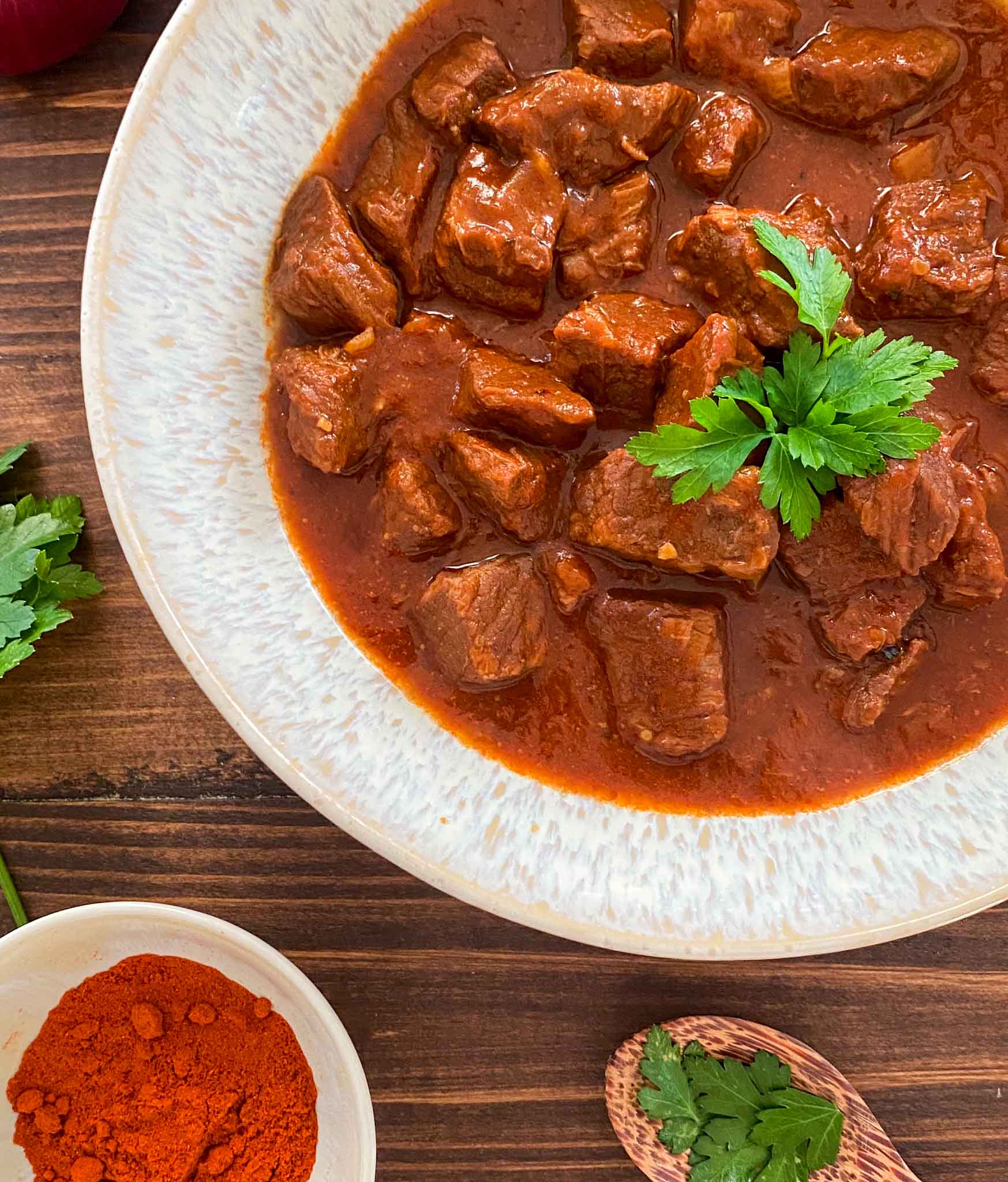 Klassisches Rindergulasch [einfaches Rezept]