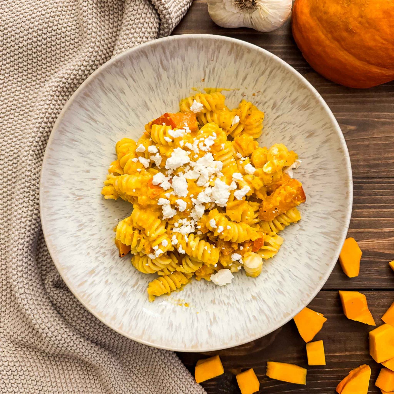 Schnelle Baked Kürbis Feta Pasta